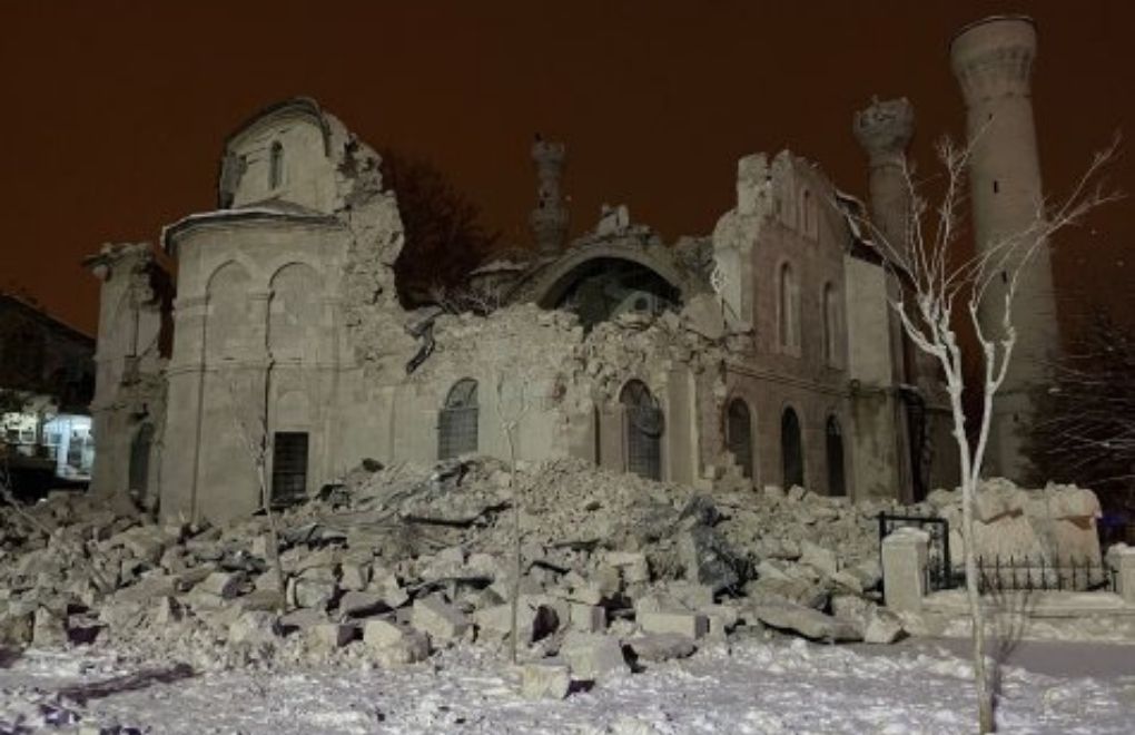 Public buildings collapse, historical buildings damaged in Maraş ...